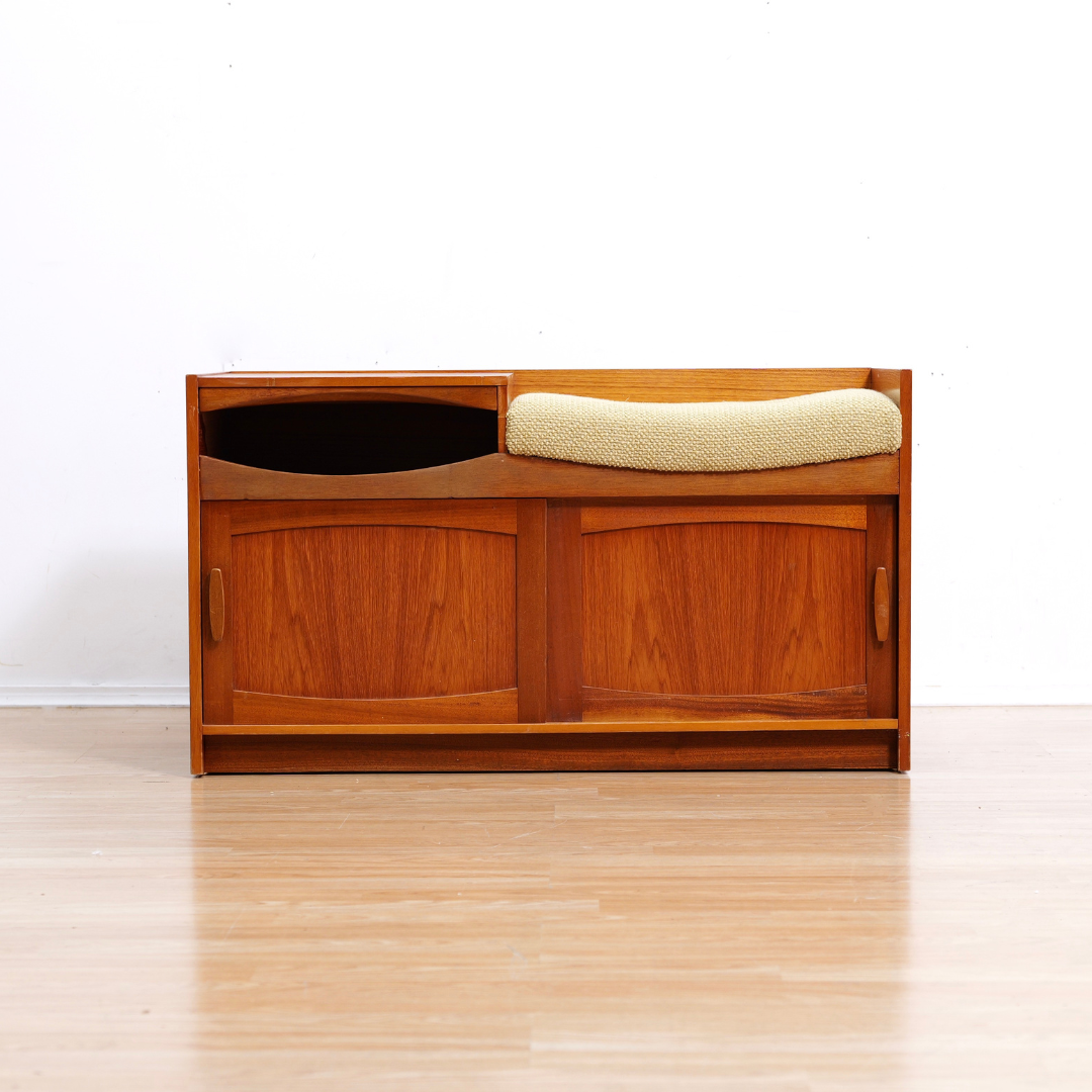 MID CENTURY ENTRYWAY BENCH IN TEAK BY CHIPPY HEATH – kinetic modern