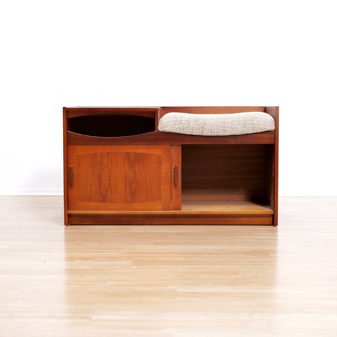 MID CENTURY ENTRYWAY BENCH IN TEAK BY CHIPPY HEATH – kinetic modern